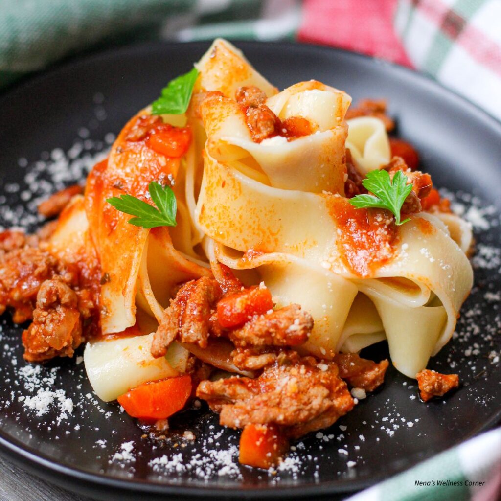 Turkey Mince Bolognese with Jar Sauce (Turkey Ragu Pasta) - Nena's ...